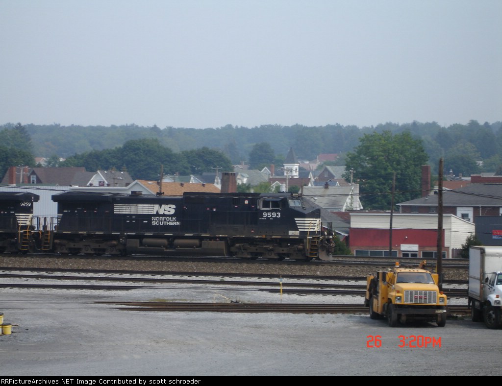 NS 9593 leads the NS 21J WB past the Engine House